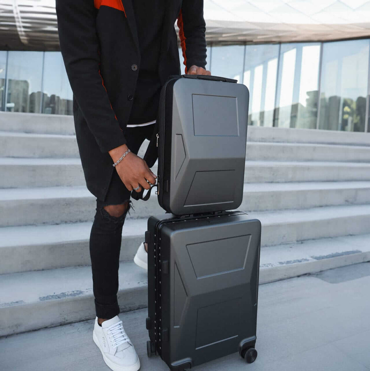 CYBERLUGGAGE, CYBERBACKPACK 2.0 and CYBERPOWERBANK TRAVEL BUNDLE