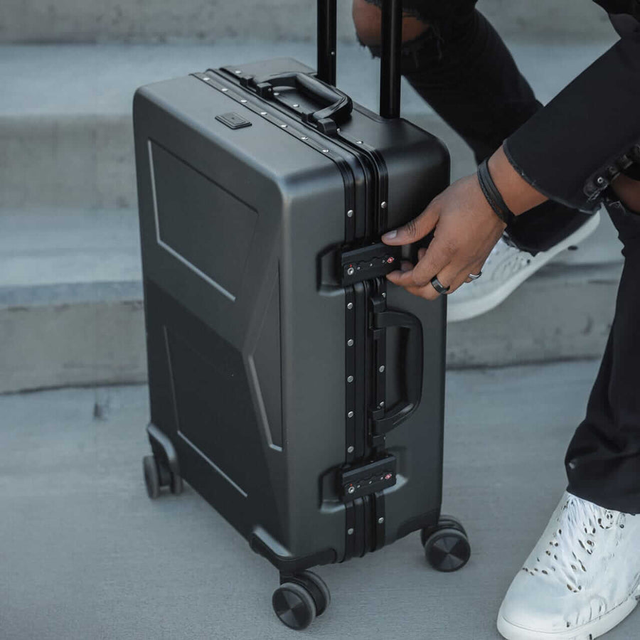 CyberLuggage Carryon Suitcase: Lightweight and Durable Hardside Spinner ...
