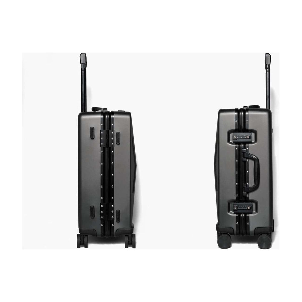 CYBERLUGGAGE, CYBERBACKPACK 2.0 and CYBERPOWERBANK TRAVEL BUNDLE